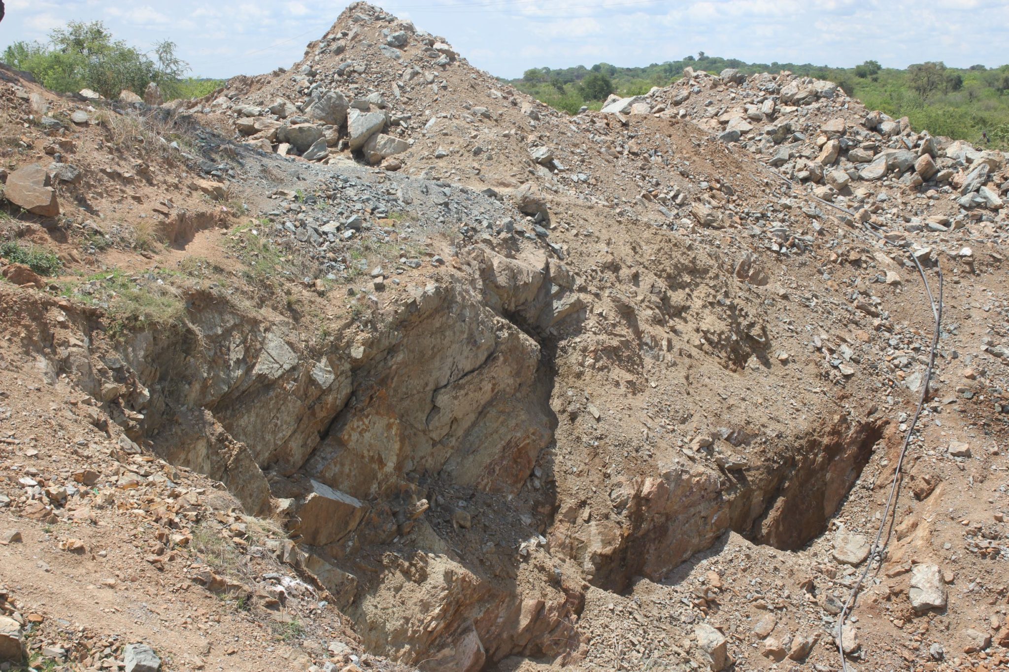 Small scale miners risk life and limb in Zimbabwe - Toward Freedom
